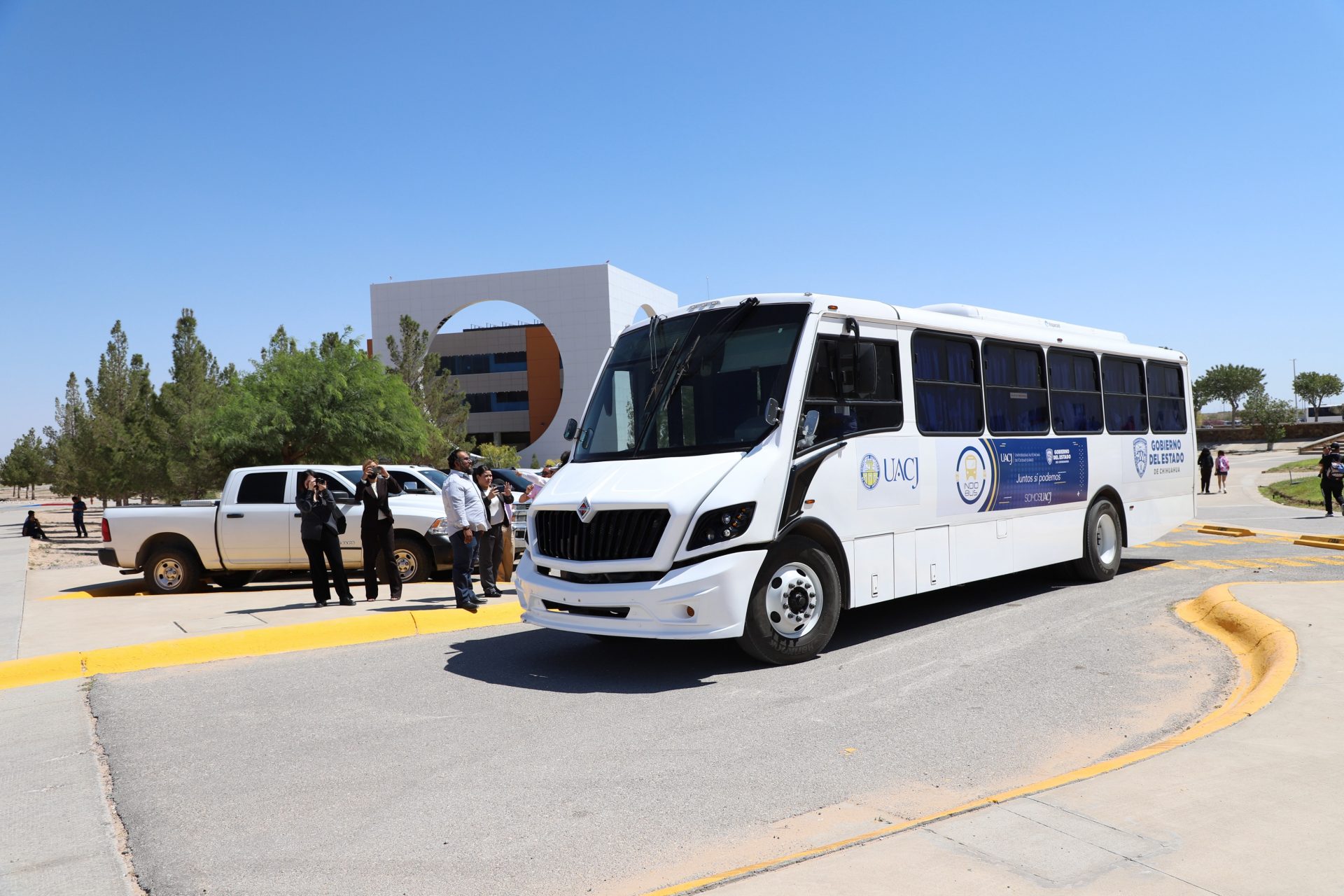 Entregan nuevas unidades de Indio Bus a alumnos de Ciudad Universitaria